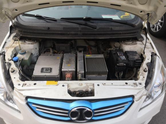 【北京二手车】北汽新能源EV系列能卖多少钱2015款 EV160 轻秀版_天天拍车