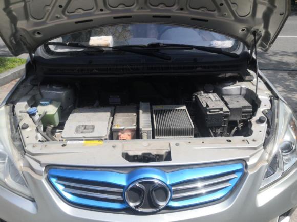 【上海二手车】北汽新能源EV系列能卖多少钱2015款 EV160 轻快版_天天拍车