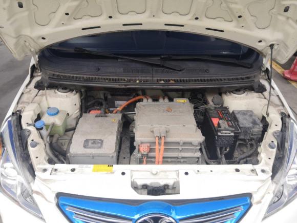 【上海二手车】北汽新能源EV系列能卖多少钱2016款 EV160 轻快版_天天拍车