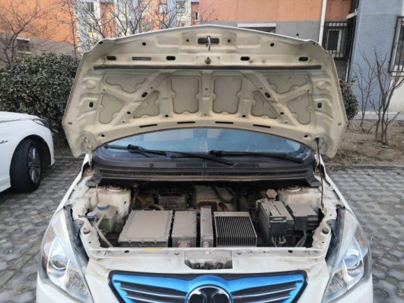 【北京二手车】北汽新能源EV系列能卖多少钱2015款 EV160 轻秀版_天天拍车